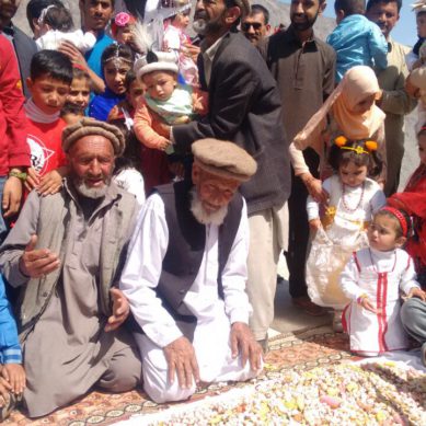 The search for gold on the banks of river Gilgit – PAMIR TIMES